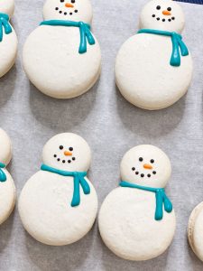 Snowman Macarons - The Tipsy Macaron