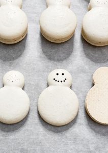 Snowman Macarons - The Tipsy Macaron
